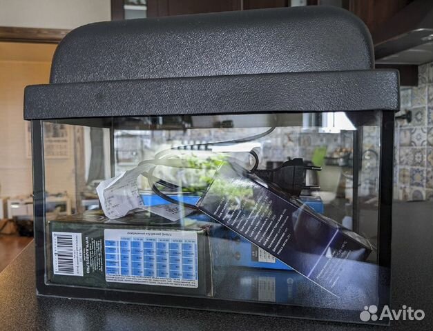 Аквариум с лампой, фильтром, нагревателем